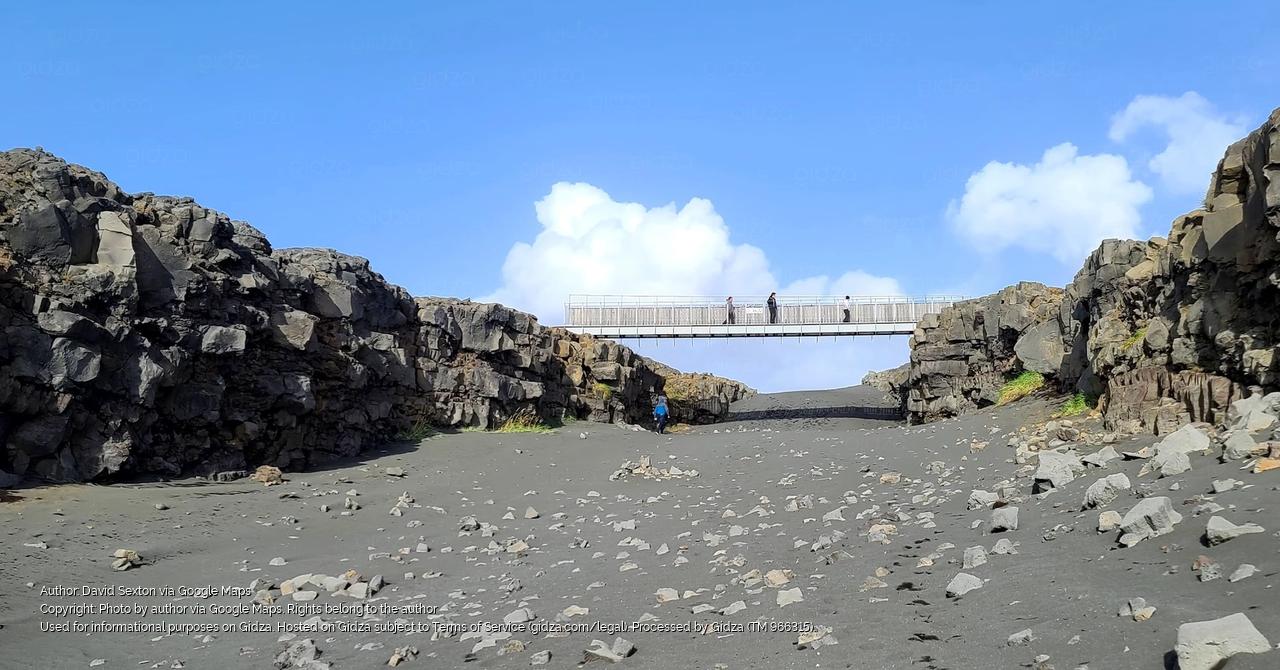 Bridge between continents, The Reykjavik Peninsula | Gidza