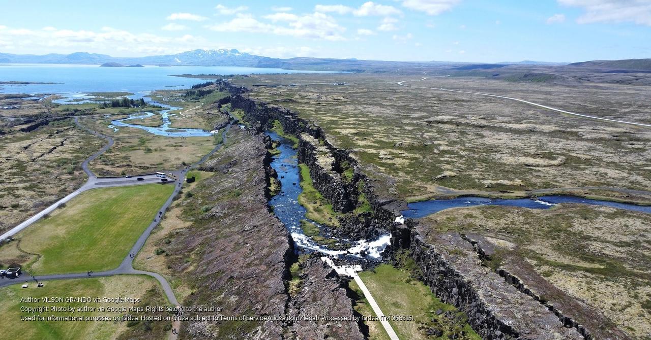 Bridge between continents, The Reykjavik Peninsula | Gidza